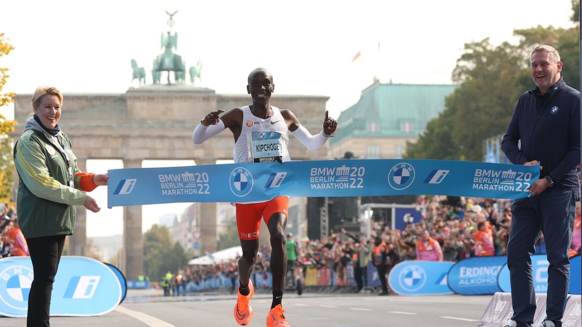 2022 Berlin Marathon: Eliud Kipchoge breaks the world record