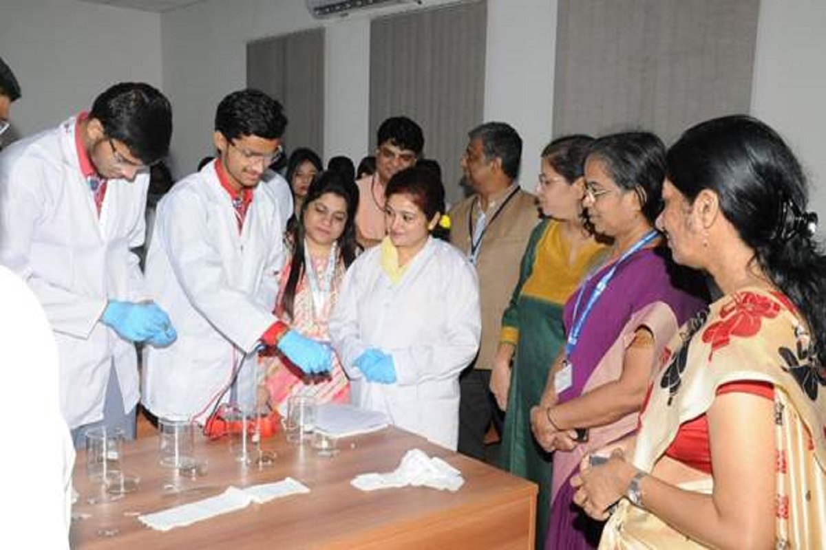 Royal Society of Chemistry and CSIR collaborated for chemistry in ... Royal Society of Chemistry and CSIR collaborated for chemistry in ...